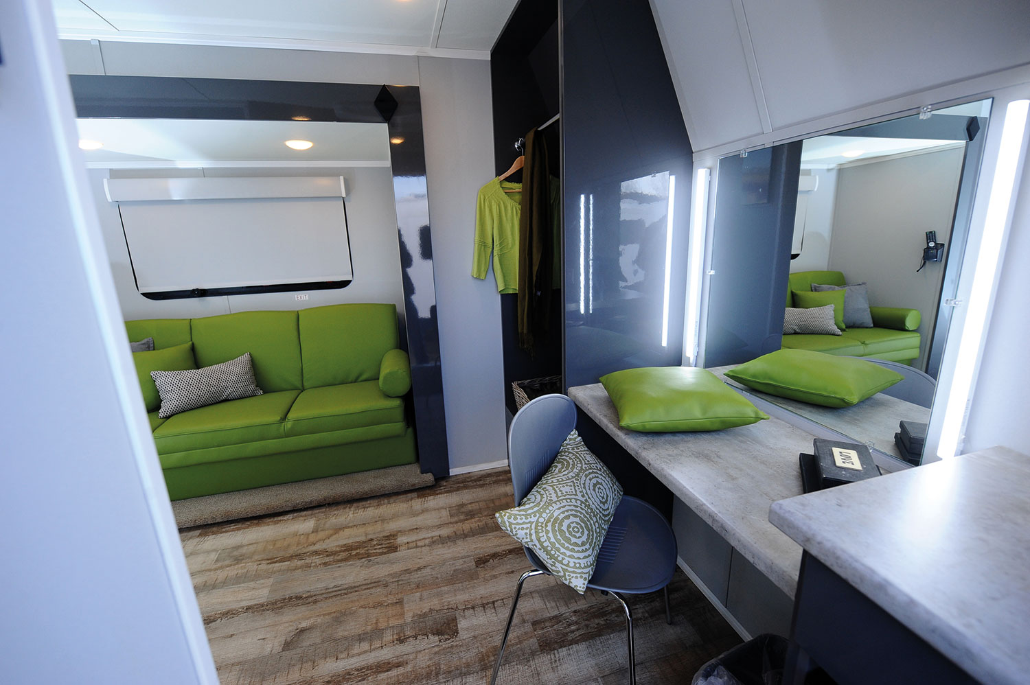 Black Diamond: 3-Way Artiste Trailer - Facilities by ADF PLC