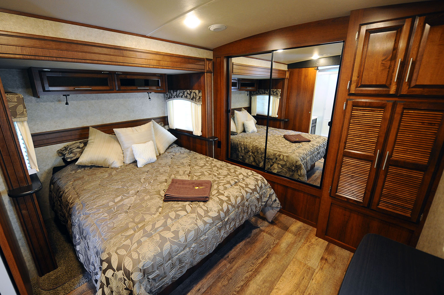 JaycoEagle: Single Artiste - Facilities by ADF PLC