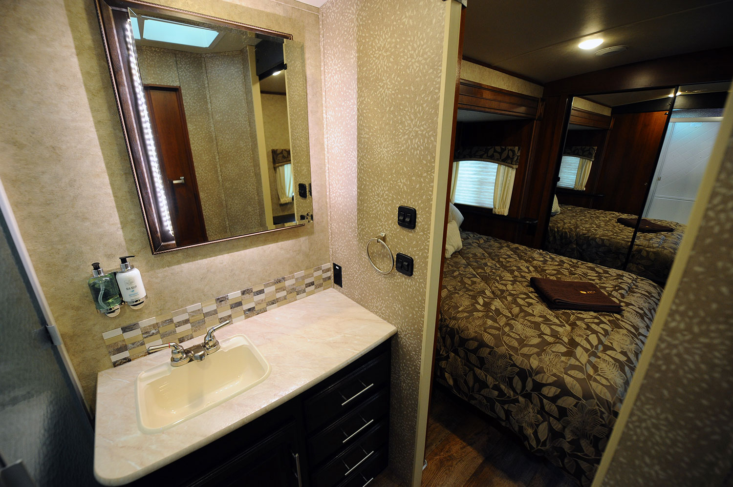 JaycoEagle: Single Artiste - Facilities by ADF PLC