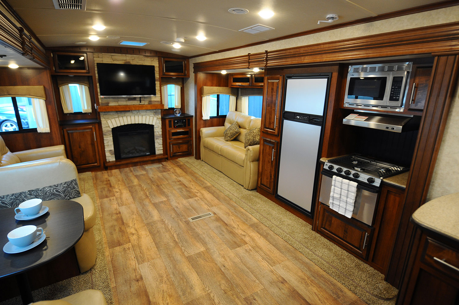 JaycoEagle: Single Artiste - Facilities by ADF PLC