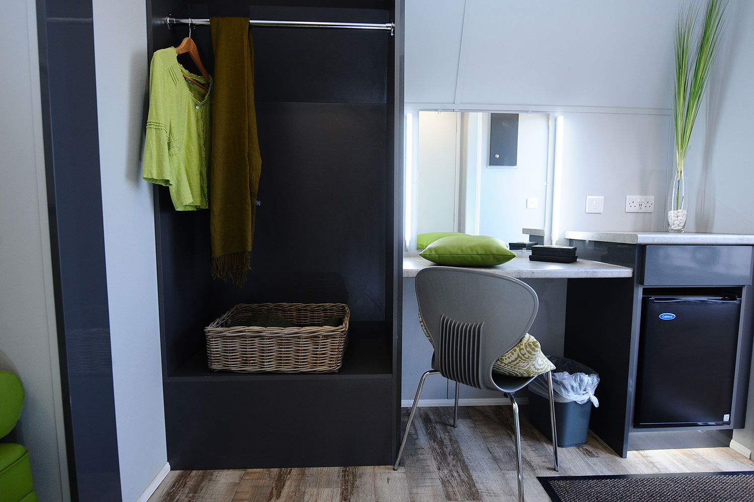 Black Diamond: 3-Way Artiste Trailer - Facilities by ADF PLC