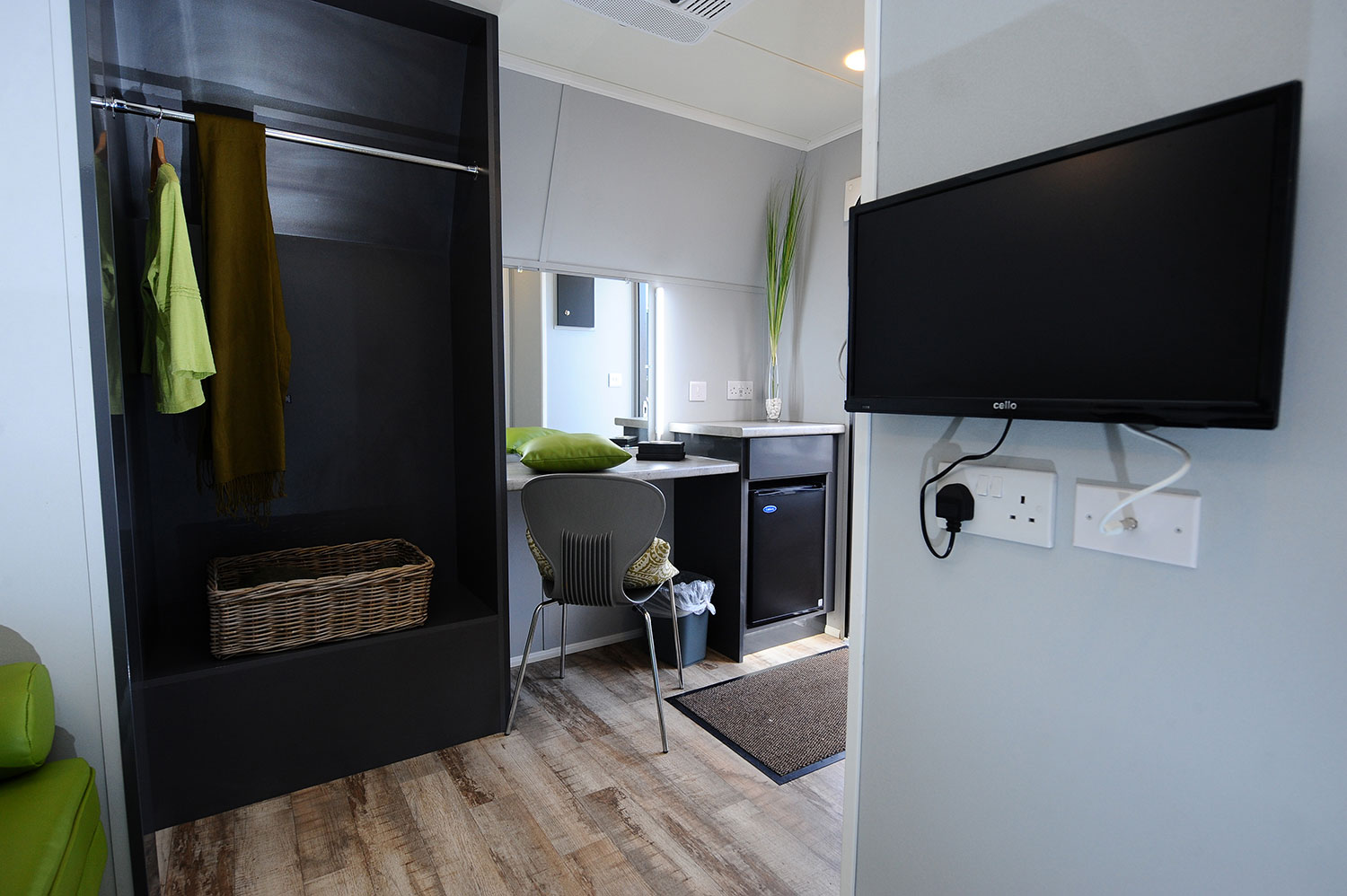 Black Diamond: 3-Way Artiste Trailer - Facilities by ADF PLC