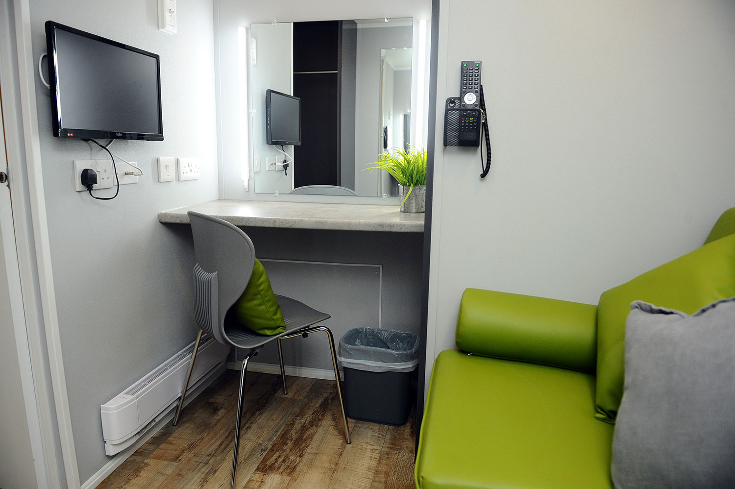 Black Diamond: 3-Way Artiste Trailer - Facilities by ADF PLC